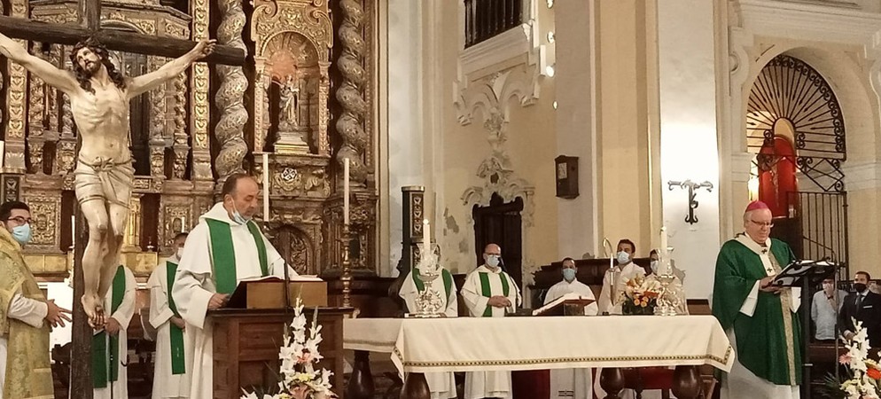 El arzobispo de Sevilla bendice la restauración de la Capilla del ...